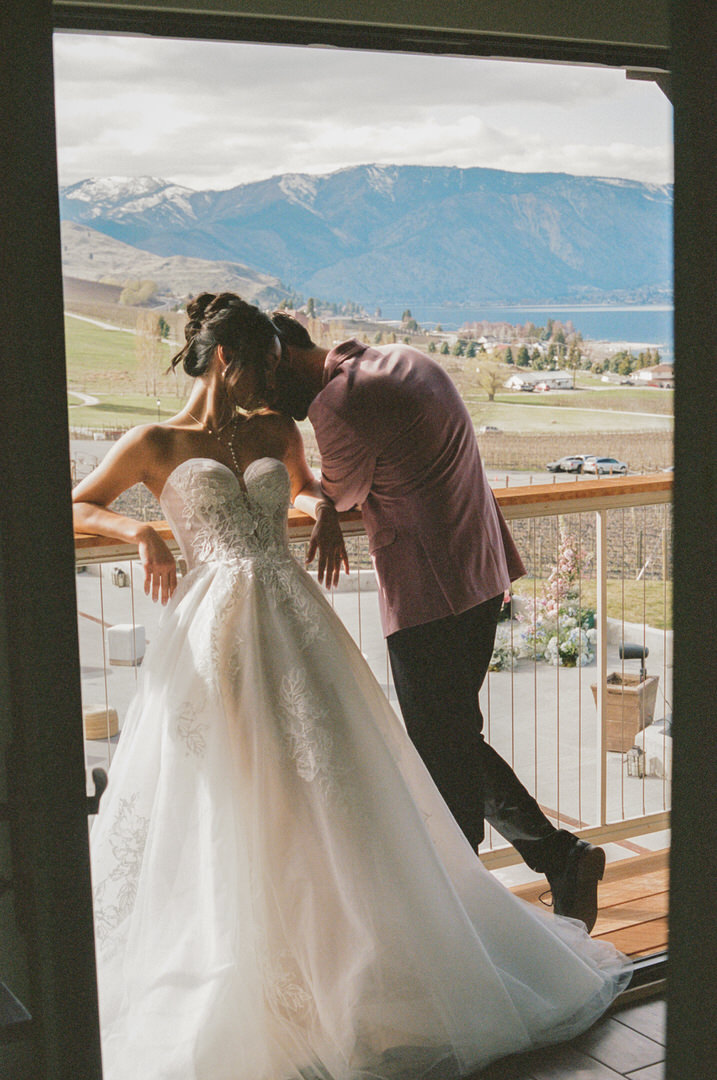 Larc Hill Vineyard Wedding | A + R Colorful Floral Styled Shoot
