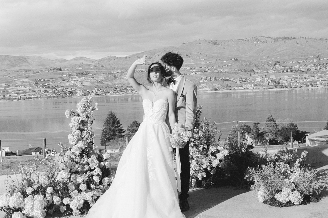 Larc Hill Vineyard Wedding | A + R Colorful Floral Styled Shoot